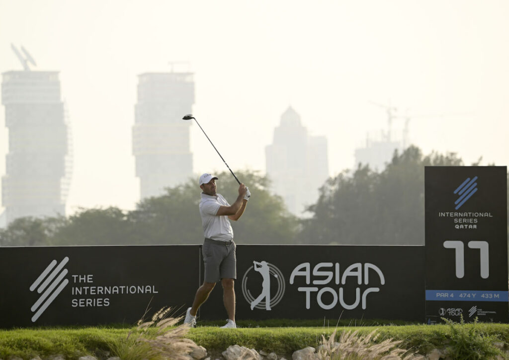 Schwartzel resorts to prayer to cope with the wind in International ...